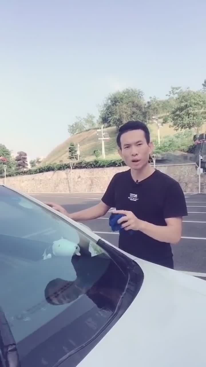汽车玻璃刮不干净,试试这个方法#这个视频有点料 #轻知识计划 #每天...