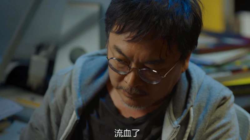W两个世界:爸爸被打出血,二硕总算觉得心理平衡,语气屌炸了!