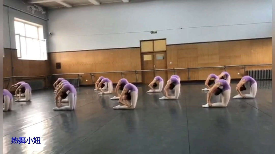 艺校舞蹈班公开课-跪下腰以及控腰,一群未来的舞蹈家