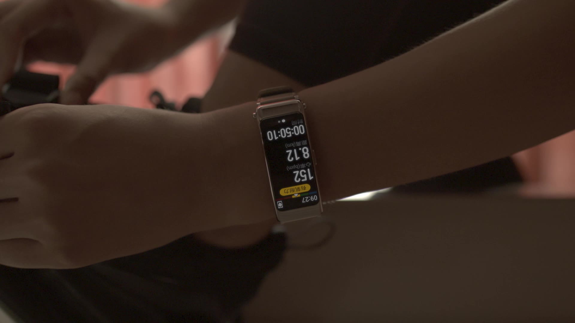 【华为B6手环】华为B6腕上蓝牙耳机引领运动新潮流