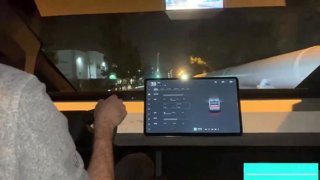 科幻感最足的特斯拉皮卡,国外媒体试乘试驾实拍!