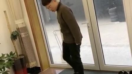 在窗口看你半天了,就为等你回家测试一下,果然男人都一样