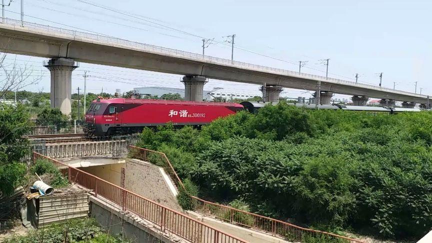 哈尔滨西开往昆明的K728次津山线运行,国内里程第二长