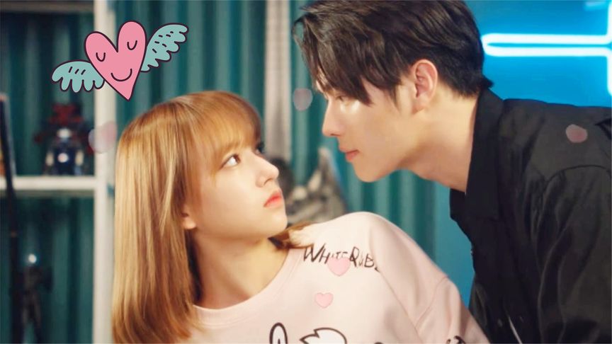 《你微笑时很美》许凯亲吻程潇,被队员当场抓包,程潇瞬间脸红了