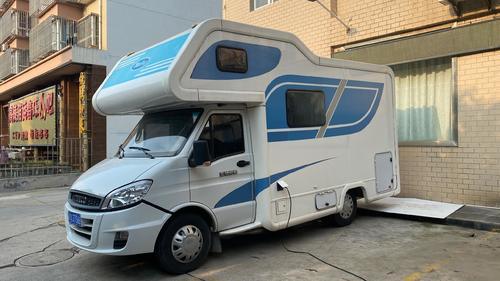 收到一台落地50万的二手房车,车况好跑了3万公里,现在值多少钱