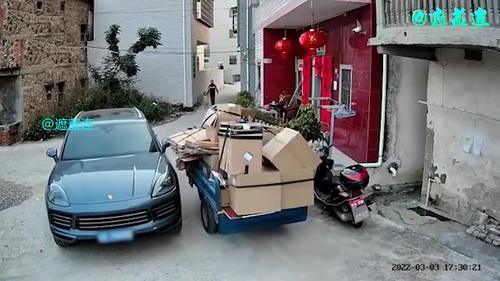 电动后视镜这样整一下估计得换新的吧?