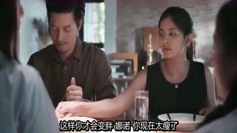 学校老师欺负女学生,学生反击老师跪下道歉