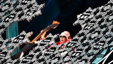 [冬残奥会]视障火炬手点燃主火炬 生命绽放动人时刻