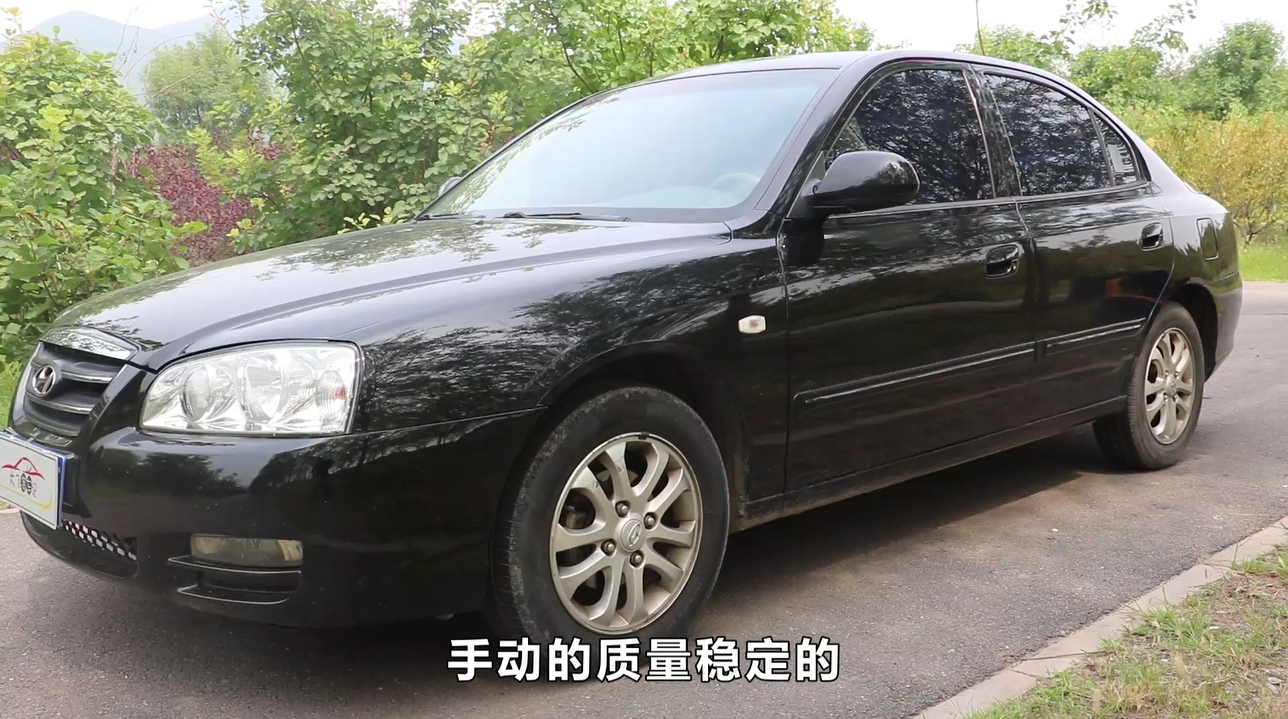 把老款现代伊兰特开到路上,质量稳定动力足,性价比很高