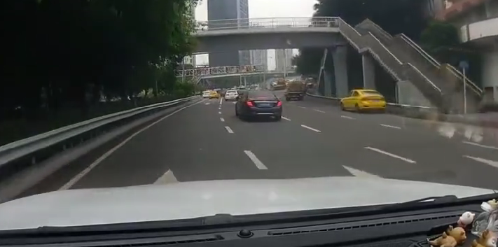 你以为是绿灯,其实已经闯红灯了