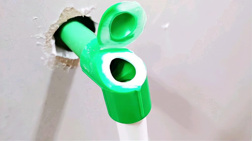 水管怎么原地更换弯头?如果没有这个活接头,水电工还真是不好干