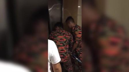 当电梯门被打开后, 接下来的一幕, 连维修工都无语了