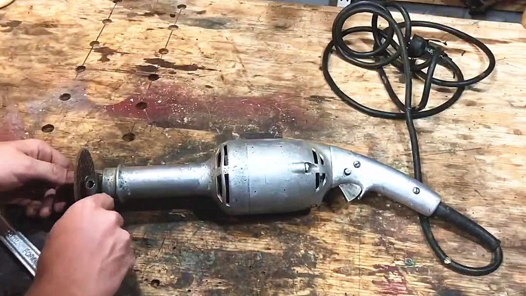 老外翻修50年代的手砂轮机,修好又能正常用,这下又不用买了