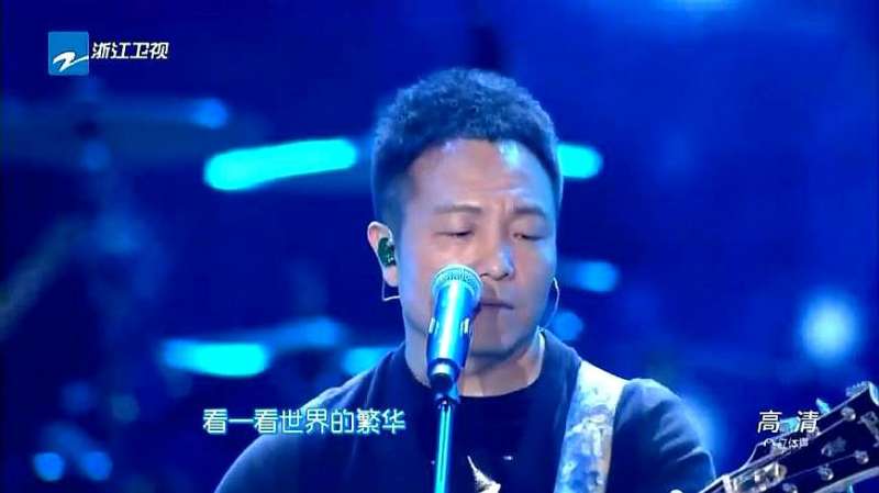 许巍绝对是国内摇滚当之无愧的王者，一首《曾经的你》这是真摇滚