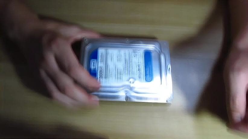 硬盘拆解了!看看里面是怎么工作的?好神奇