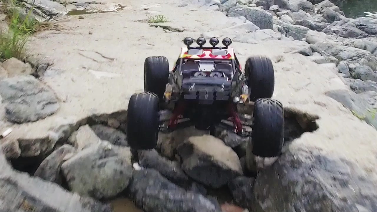 水里浪完再去岸上造?水陆两用遥控车松果模型FY10FY11防水高速模型...