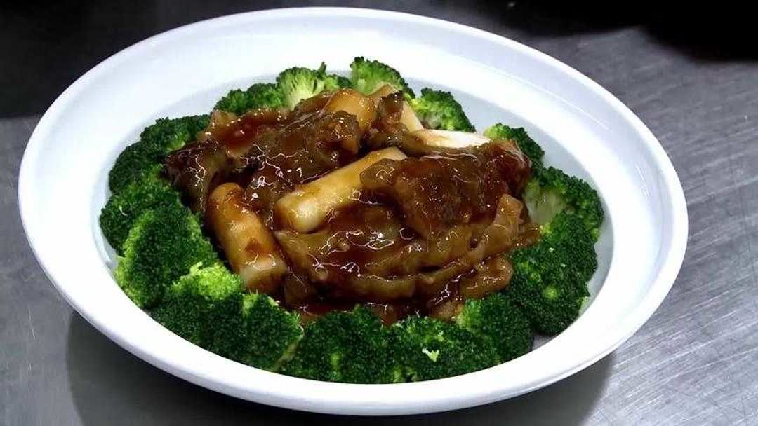 家常葱烧海参,掌握这个窍门,做出的海参才Q弹,葱香浓郁