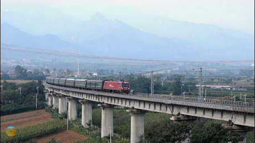 夕发朝至,全程1128公里,运行15小时,西安至贵阳K1032次列车