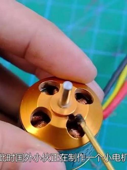 牛人利用电机制作螺旋桨,启动之后,真怕它本人飞起来!