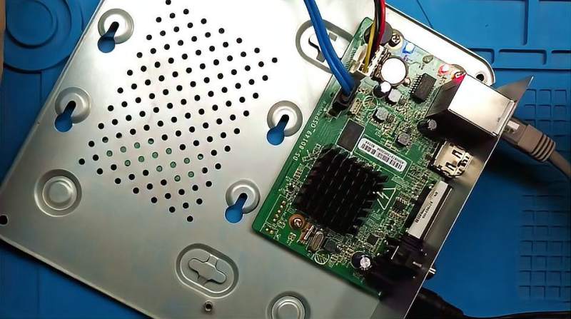 如何对海康硬盘录像机进行软件升级,4路改成8路这种方法是否可行