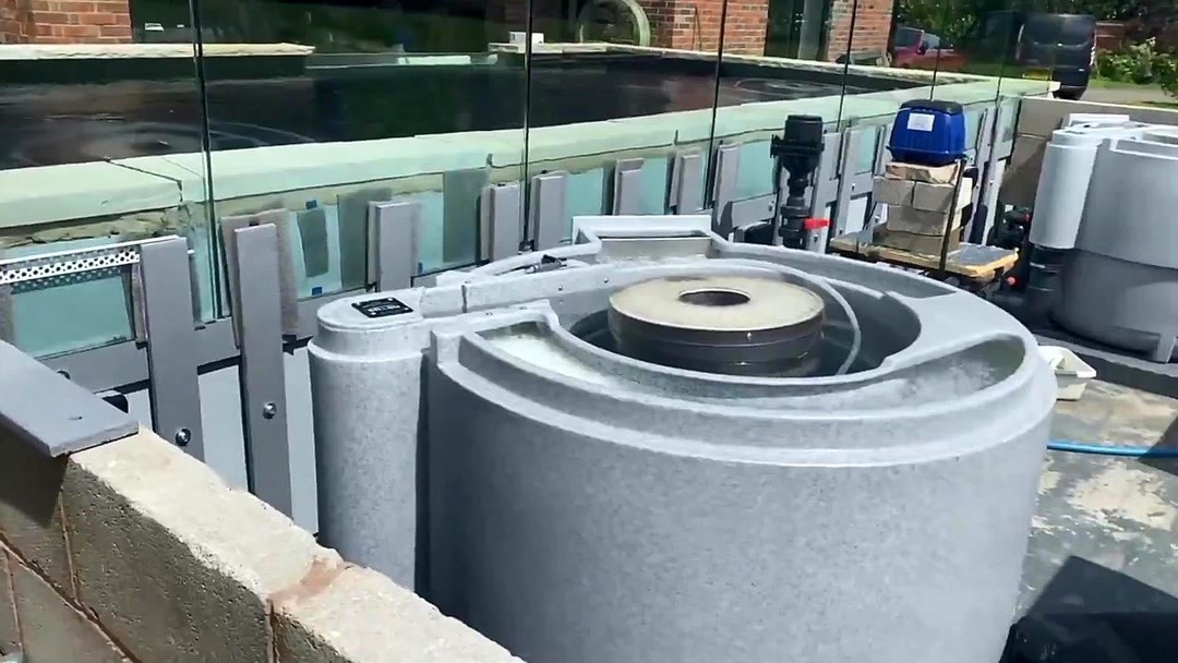 自建鱼池,这过滤系统很强大,过滤加氧二合一,终于能养锦鲤了