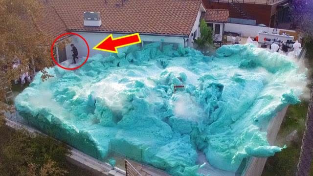 625升过氧化氢产生的泡沫有多强?把家都淹没了,太刺激了!