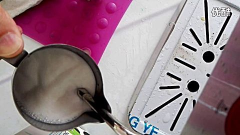 格米莱CRM3005意式咖啡机打奶泡