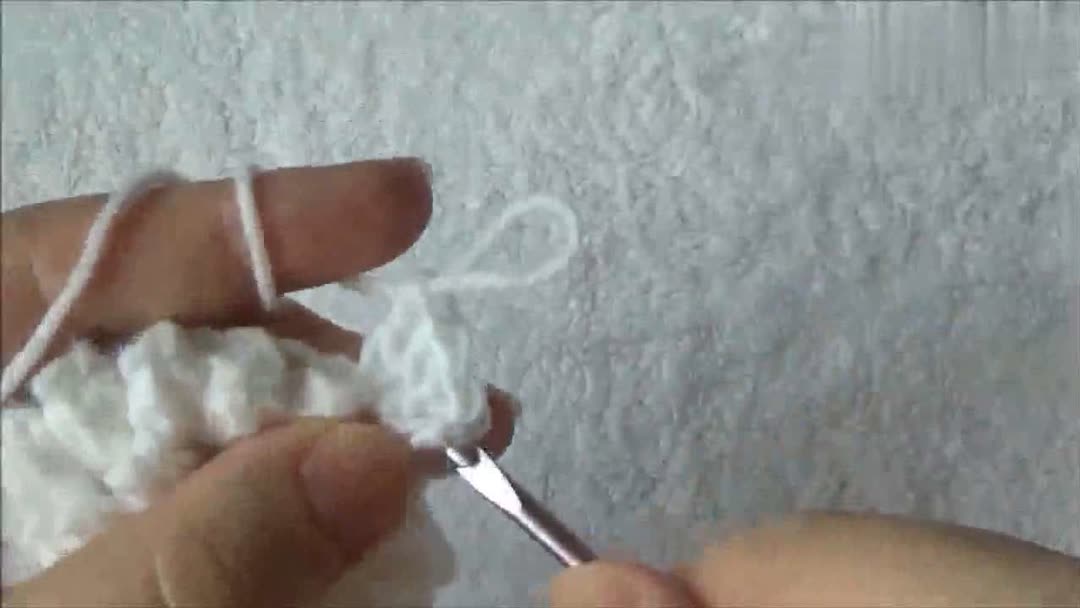钩针编织立体花朵,简单易钩,缝在帽子上很搭