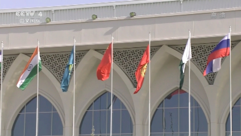 [中国新闻]习近平出席上海合作组织成员国元首理事会第二十二次会议...