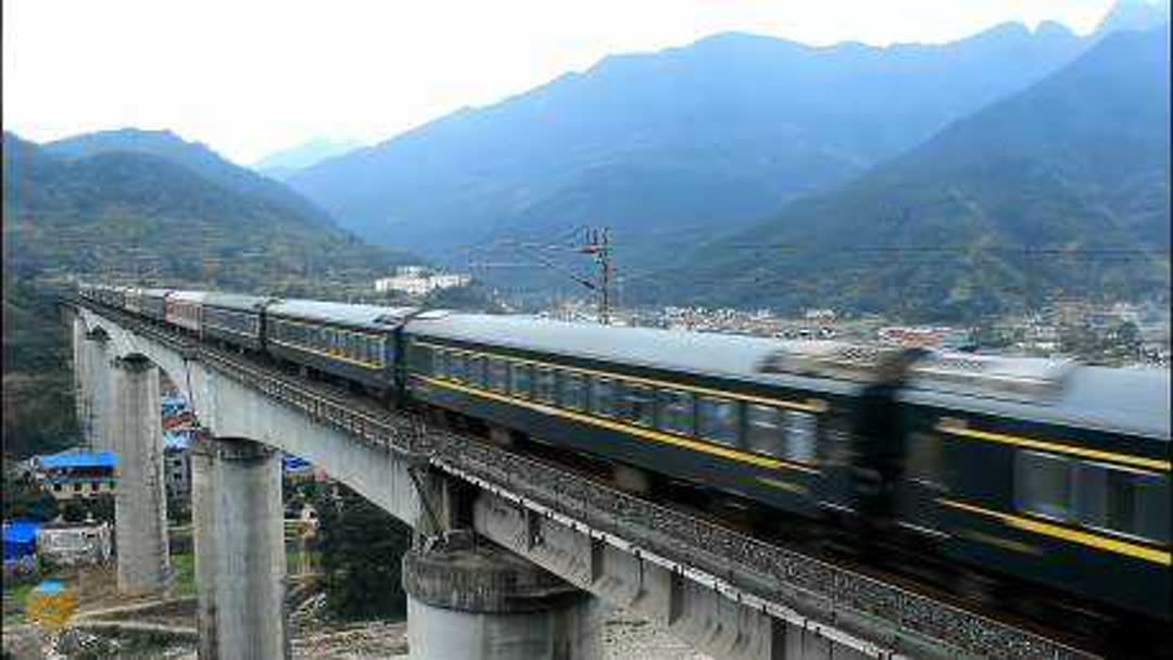 途经6省1市,全程2458公里,成都至天津K258次快速旅客列车