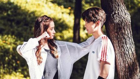 鹿晗关晓彤公布恋情, "得罪"微博程序员, "逼疯"淘宝妹子