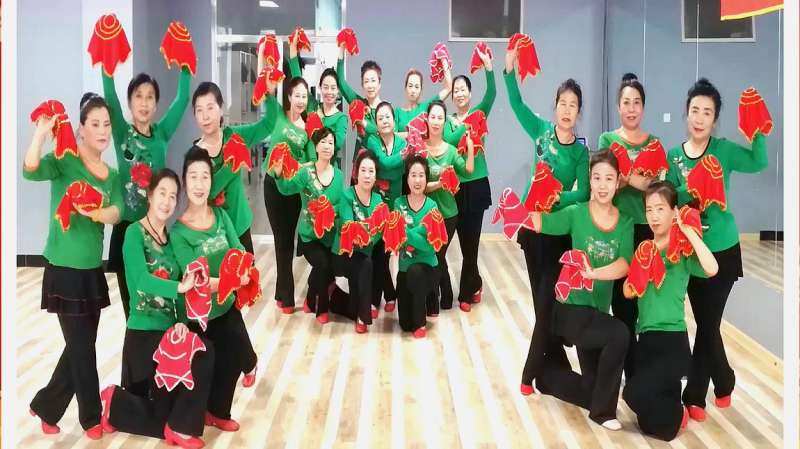 新年联欢会就要这么演,喜庆热闹舞台效果好《小看戏》