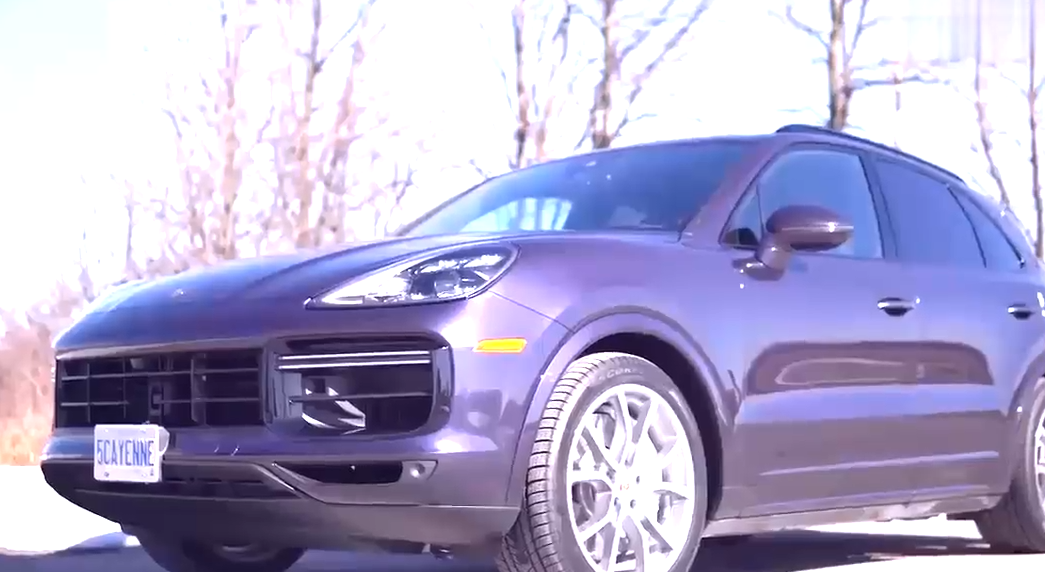 2019款保时捷卡宴打开底盘升降,坐进内饰后不在考虑宝马X6