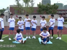 #贺峻霖# #TF家族# TF家族自制综艺《星期五练习生S4》第二期