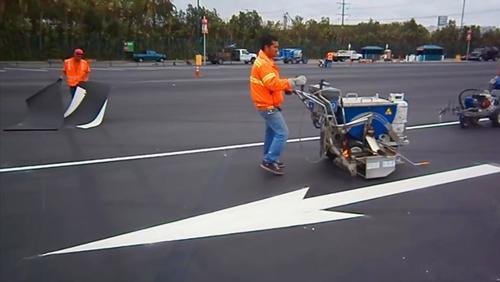 马路上的箭头为何能画那么直,这个视频让我豁然开朗