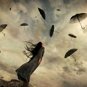 六月里长的野草 