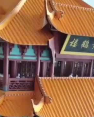 【90后小伙手工制作黄鹤楼模型】来自广西贺州农村的“90后”小伙...