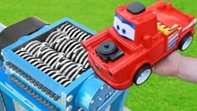 趣味实验室:实验汽车玩具VS碎纸机,实验过程超解压!