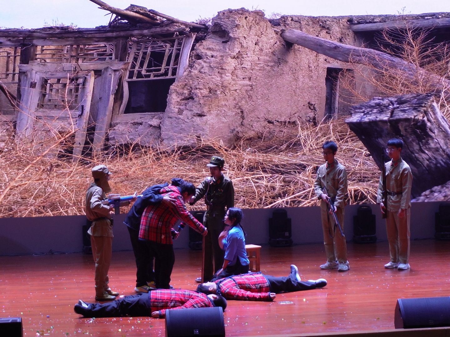 某宁国中学高一八班元旦汇演记录 档案编号-*1 档案等级-绝密 保密...