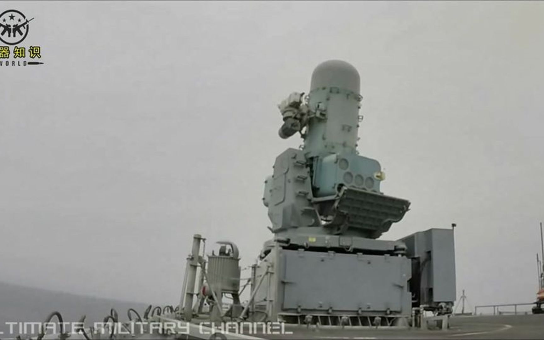 美国海军军舰发射导弹的瞬间
