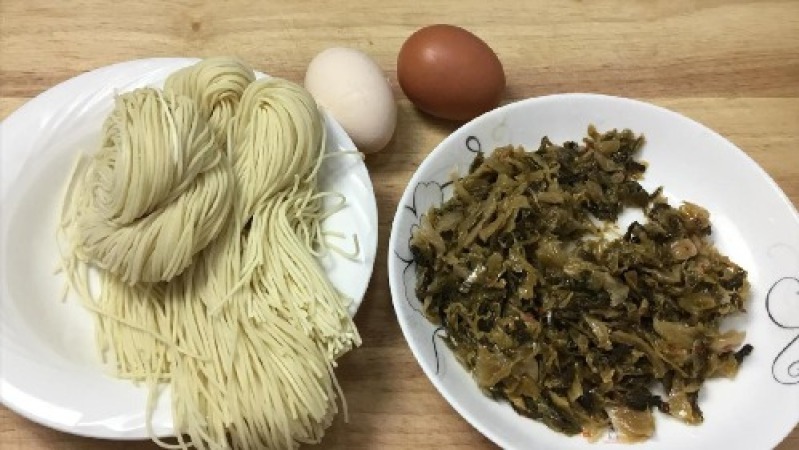 在家怎么煮面好吃,老阿姨教你做正宗酸菜面,真是香啊