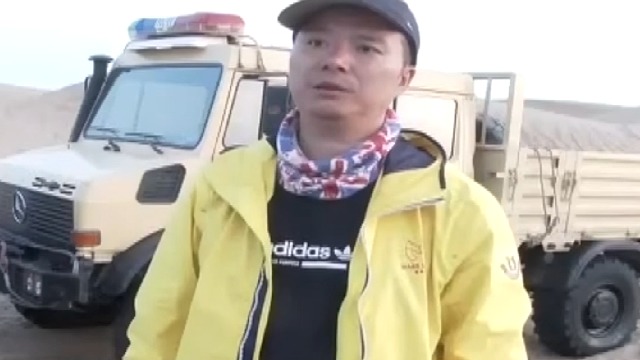 9名游客迷路塔克拉玛干沙漠,被困36小时,获救时一度哽咽