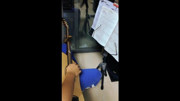 每天放学回家练30分钟吉他,你不努力谁也给不了你想要的生活!