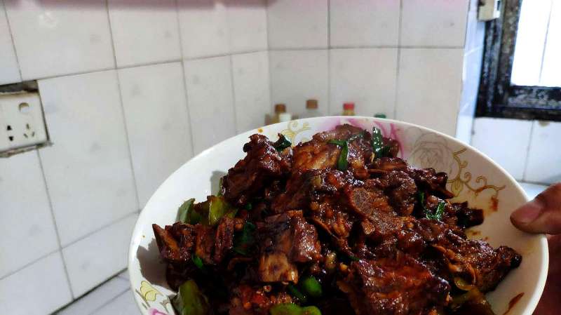 红烧排骨的家常做法,方法简单好吃又下饭,根本不够吃