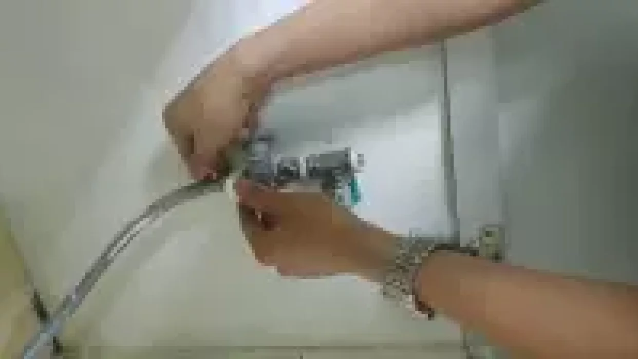 华迈净水器V5安装视频