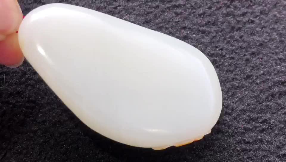 和田玉和翡翠哪个更贵?看完再也不纠结了