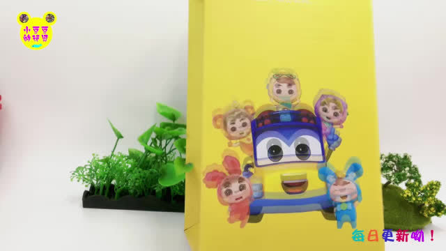 百变校巴车歌德玩具,迷你变形汽车拆奥特曼卡片!