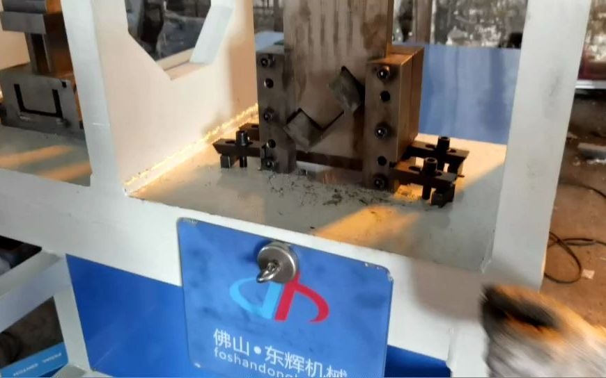 槽钢错断机 槽钢下料机 槽钢冲剪机 C型钢切断 u型钢冲断机