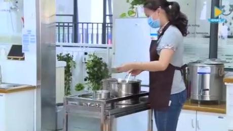 《幼儿用餐环节保育老师的角色:以中班午餐环节为例》(幼儿园保育...