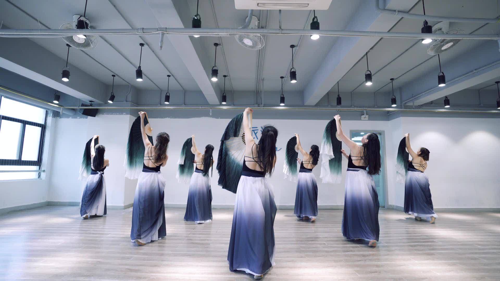 追寻希望的舞蹈生命的河,感人的编舞缓缓地流进我的心窝